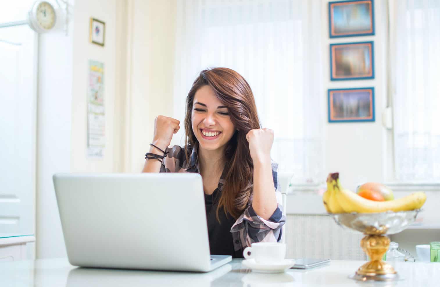 11 Habits Of People Who Are Debt Free - Hello Brazen